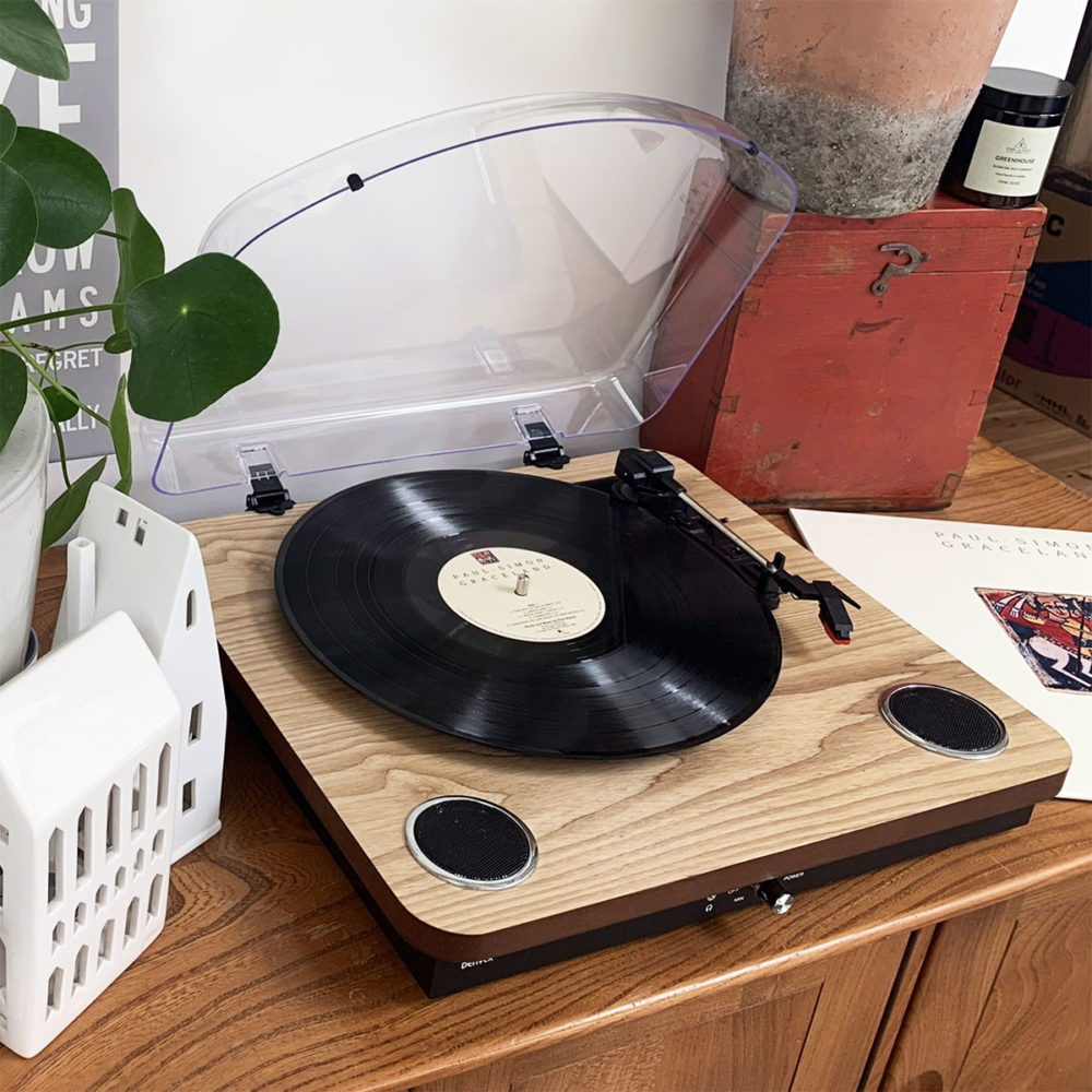 Family Times Around the Record Player - 3wisemonkeys